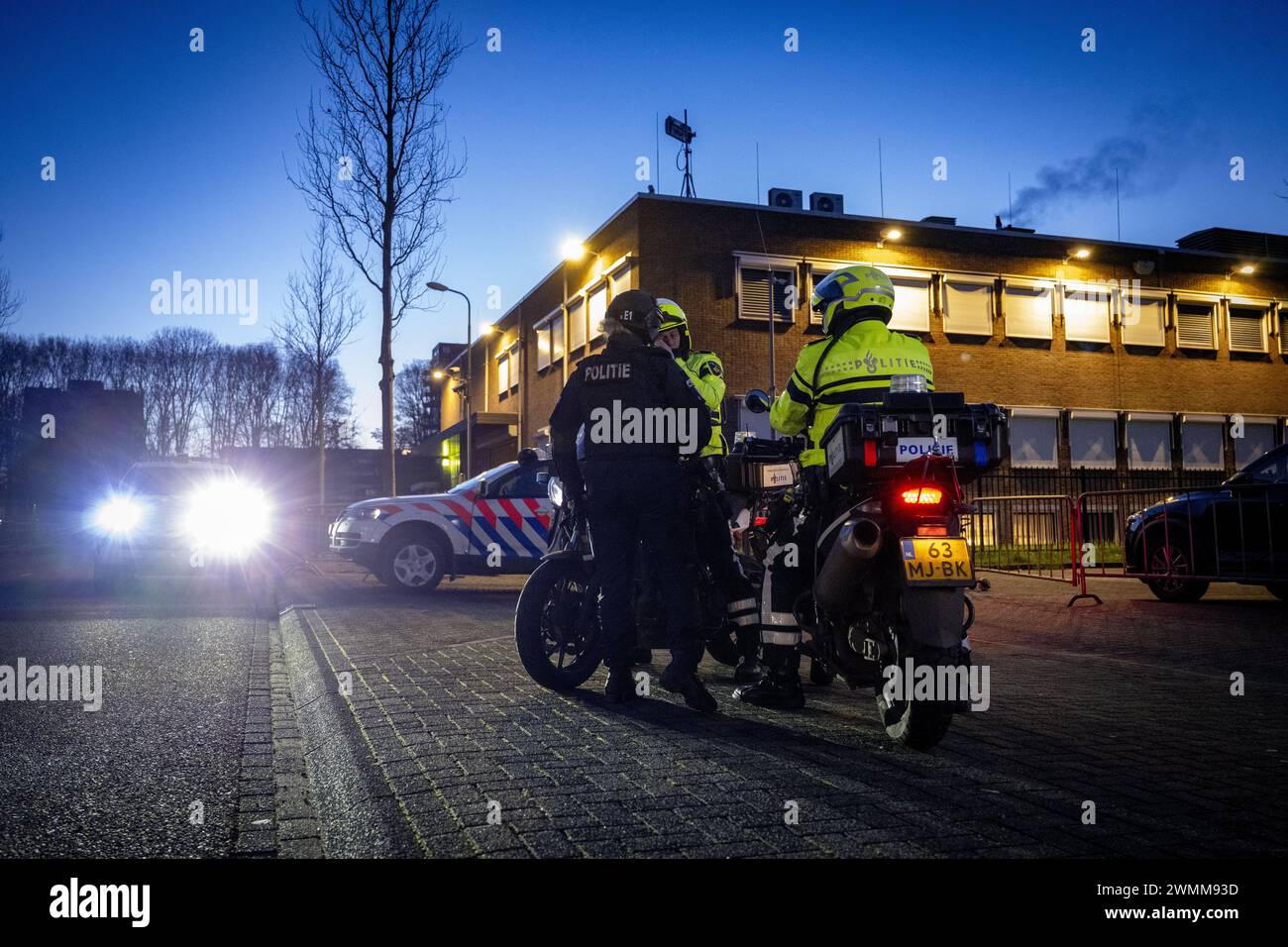 AMSTERDAM - Security at the extra-secure court, prior to the verdict in ...