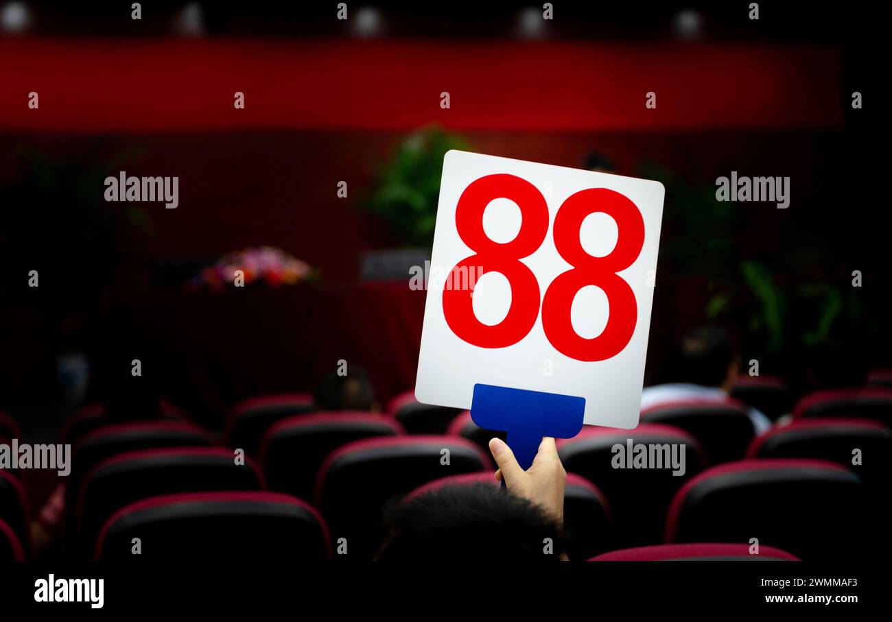 Chinese hand sign for numbers hi-res stock photography and images - Alamy