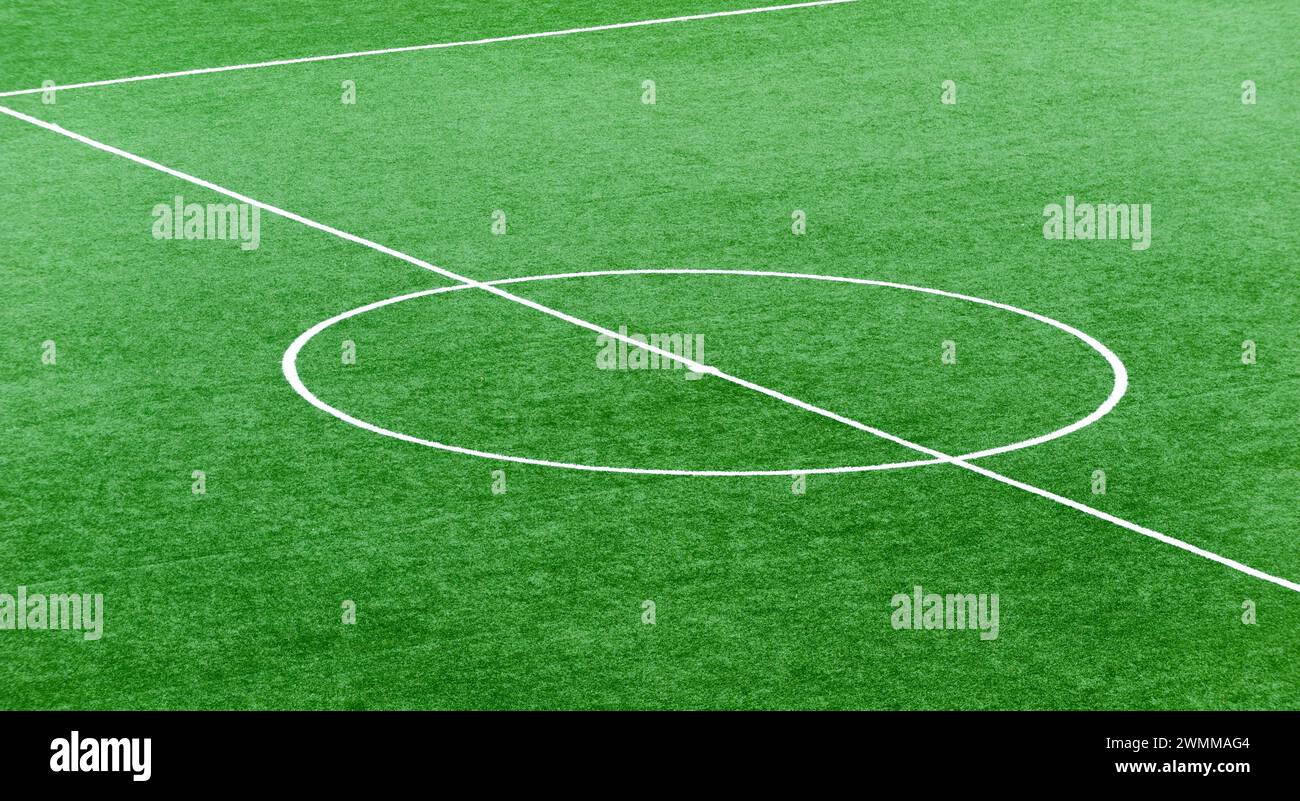 Football pitch centre circle hi-res stock photography and images - Alamy