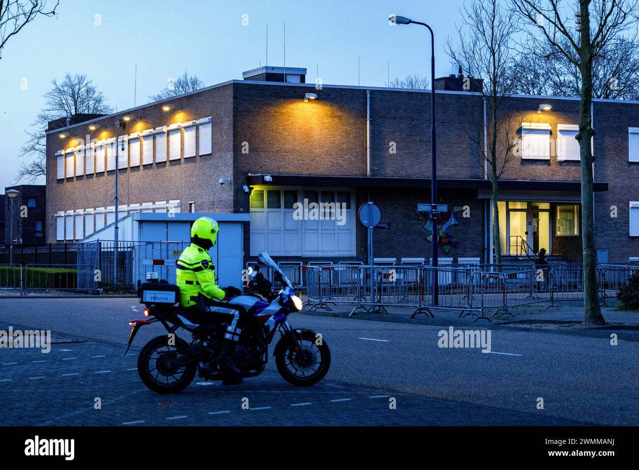 AMSTERDAM - Security at the extra-secure court, prior to the verdict in ...