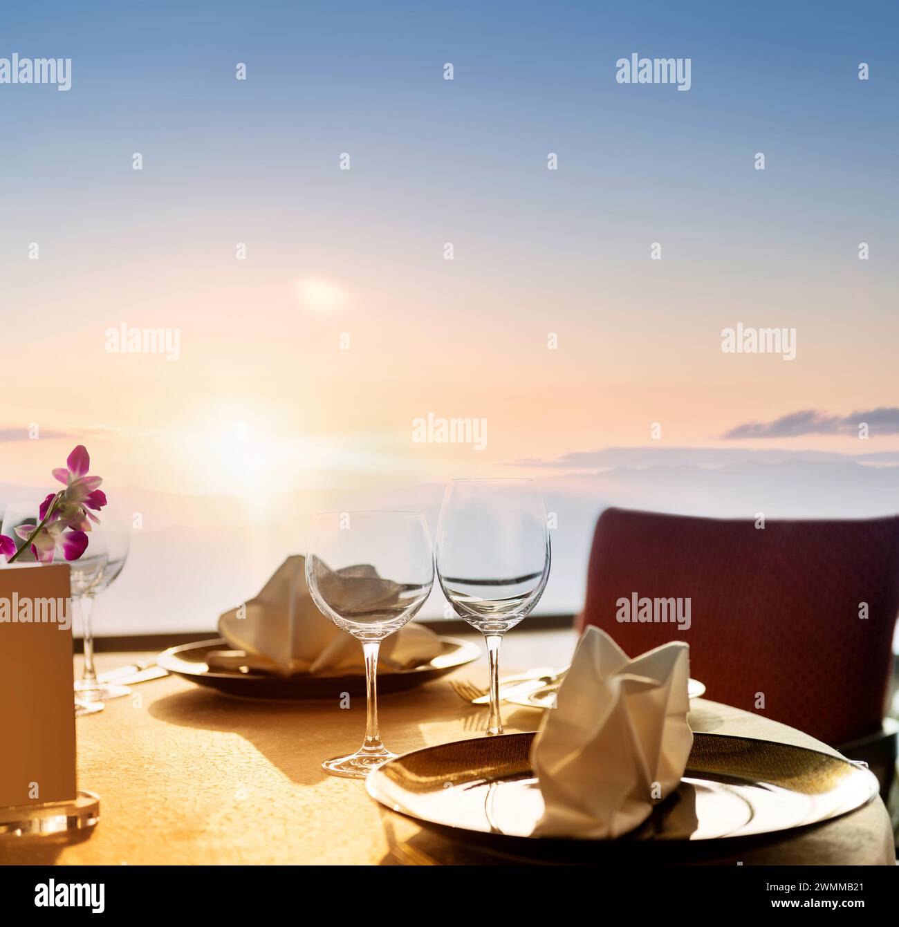Elegant corporate dinner hi-res stock photography and images - Alamy