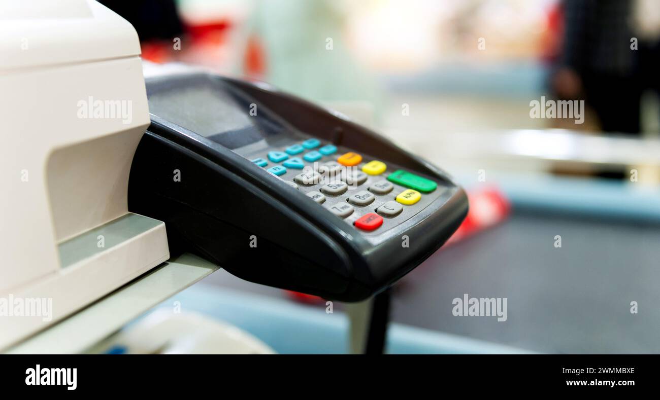 Supermarket conveyor hi-res stock photography and images - Alamy