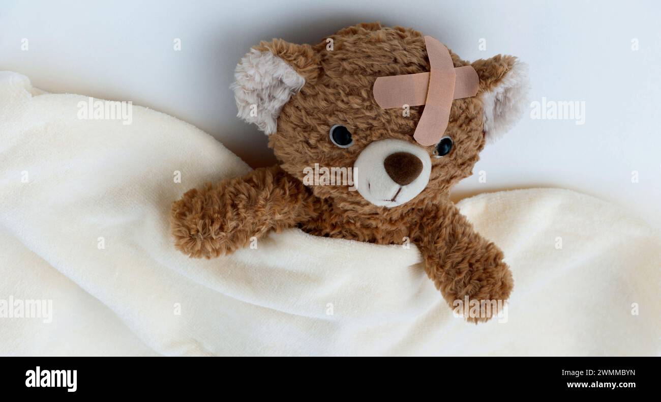 Teddy bear with bandage on head hi-res stock photography and images - Alamy