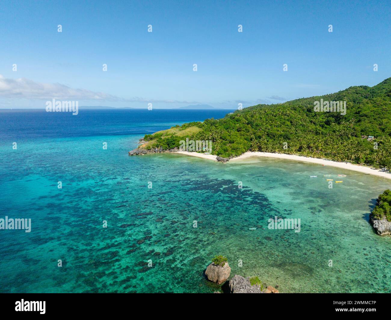 Transparent turquoise sea water with corals in Cobrador Island. Romblon ...