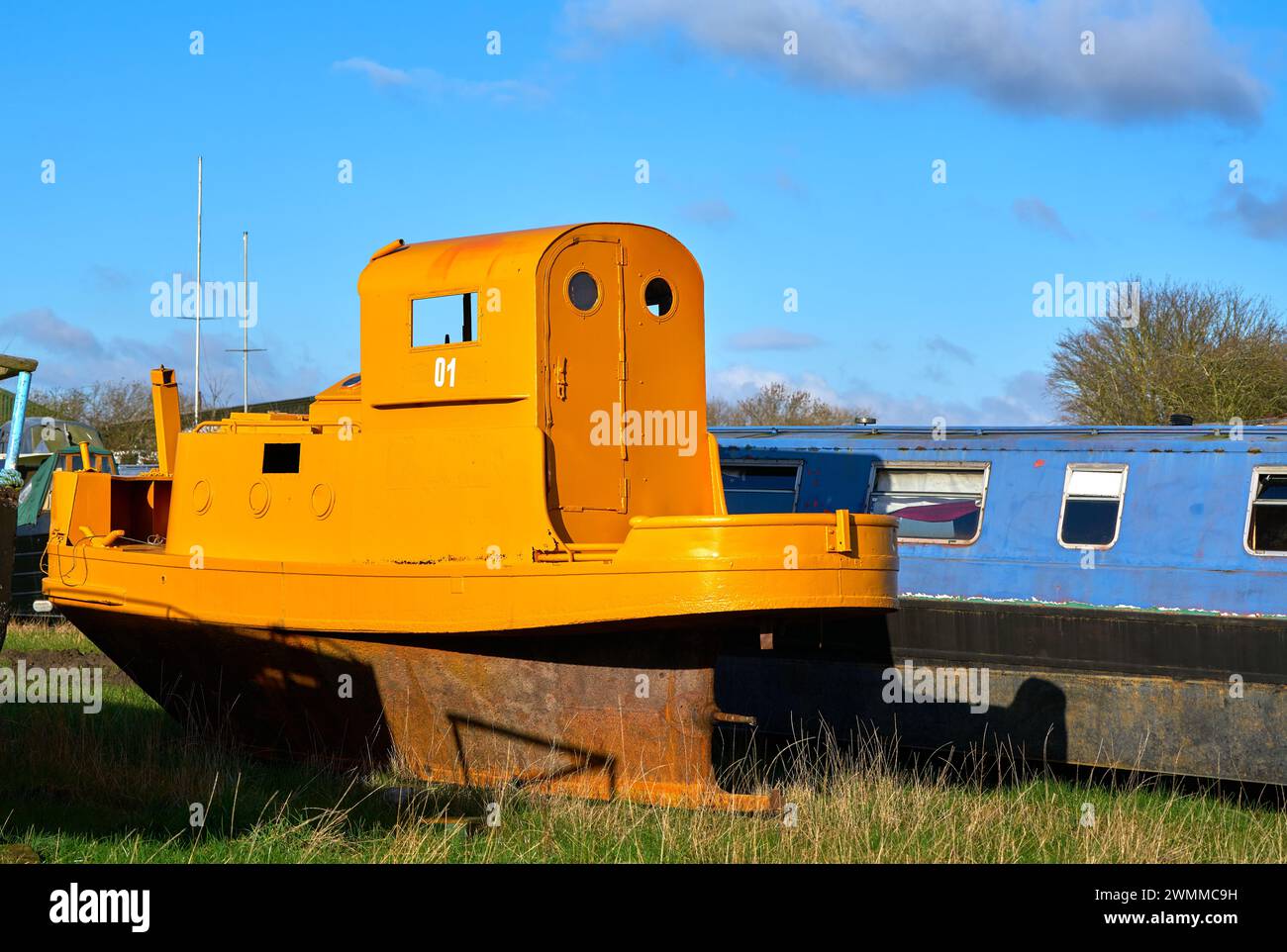 Cabin of an old tugboat Stock Photo - Alamy Cabin of an old tugboat Stock Photo - Alamy