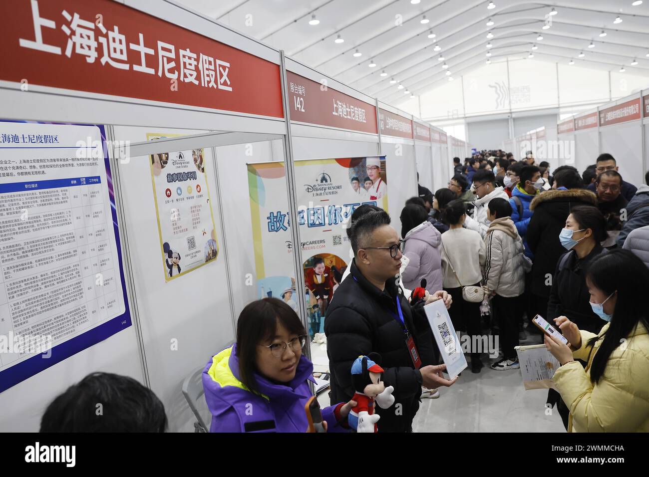 **CHINESE MAINLAND, HONG KONG, MACAU AND TAIWAN OUT** People look for ...