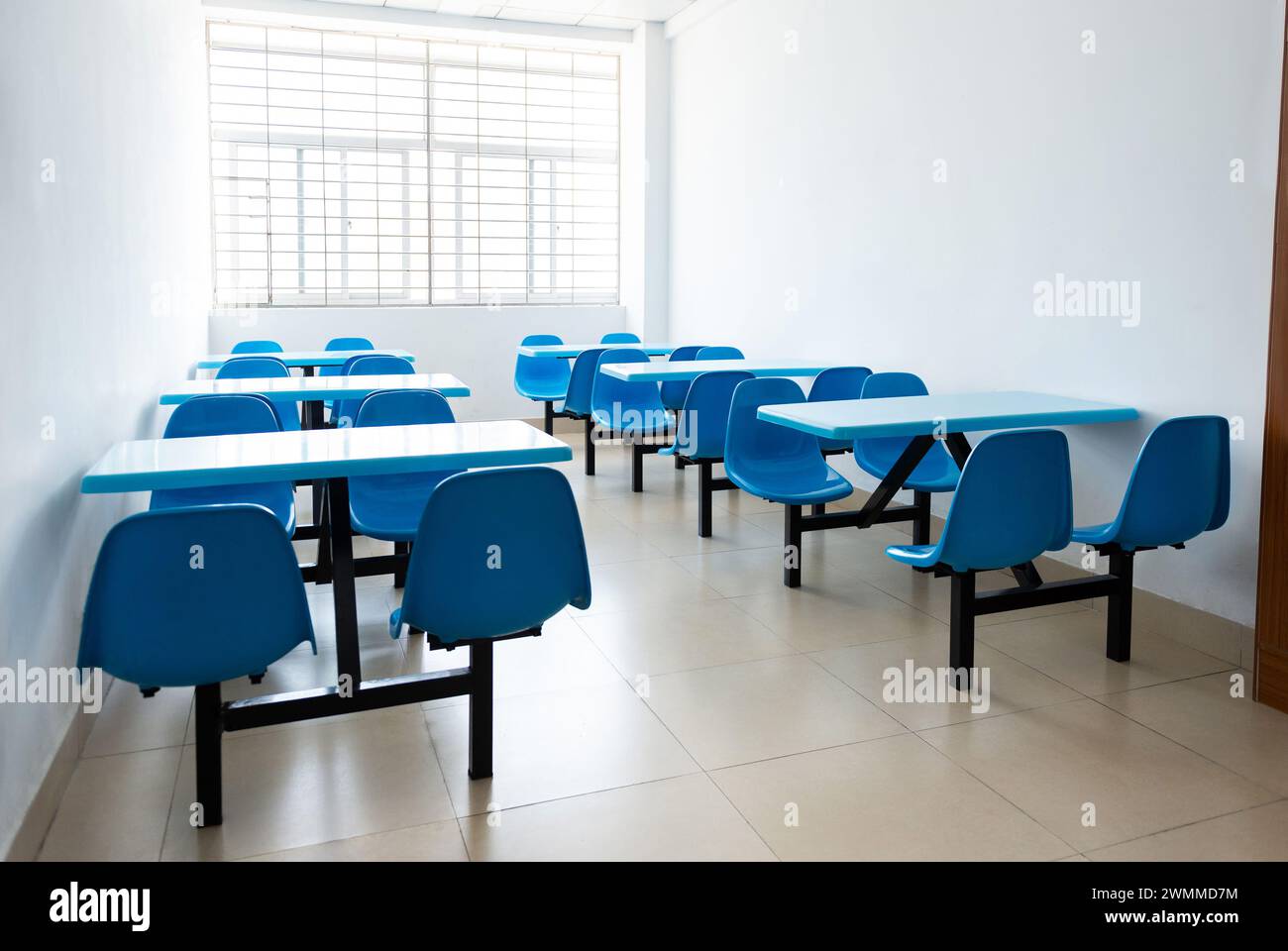 Cafeteria with empty seats and tables Stock Photo - Alamy