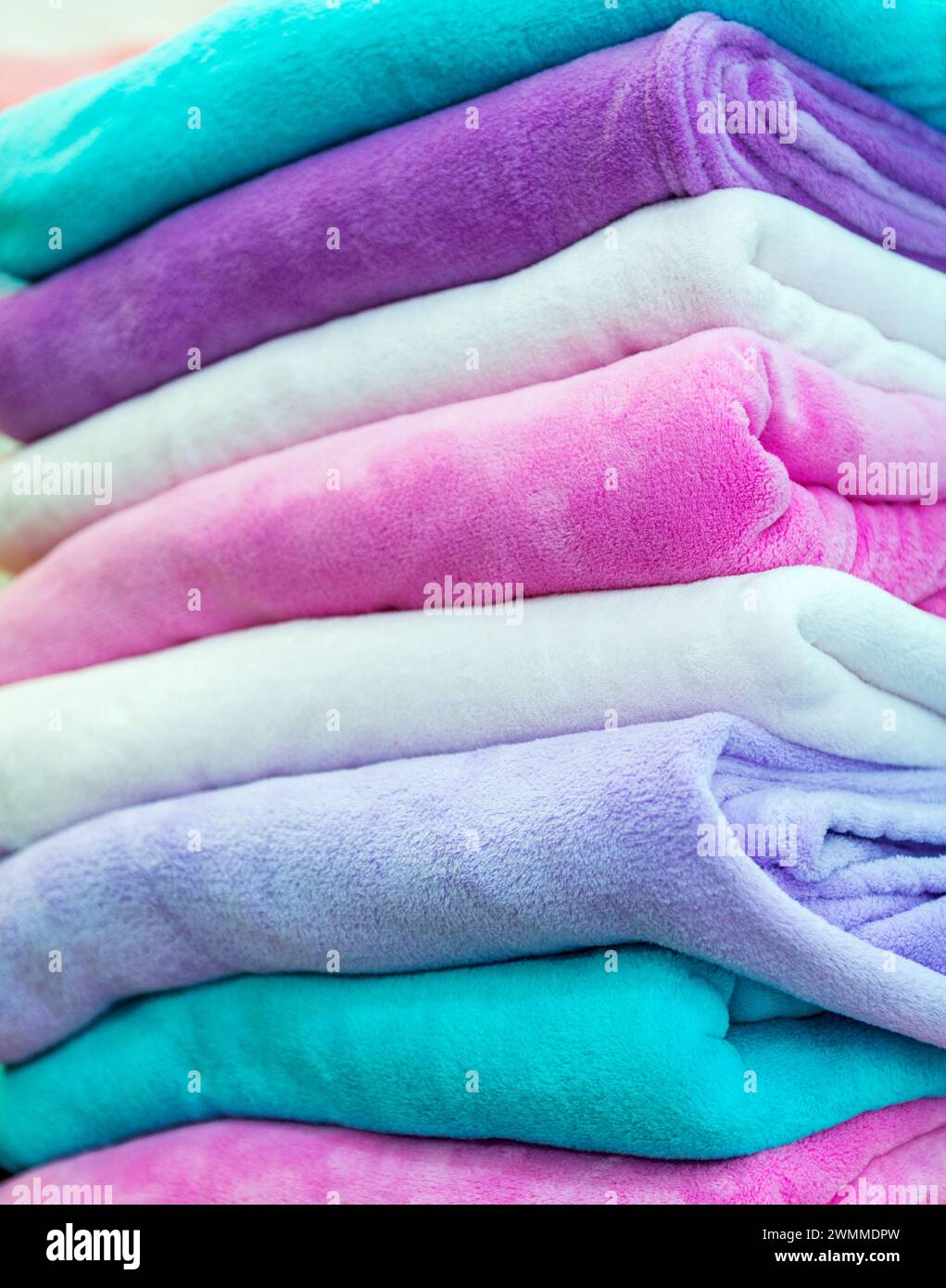 Stack folded blankets sheets hi-res stock photography and images - Alamy