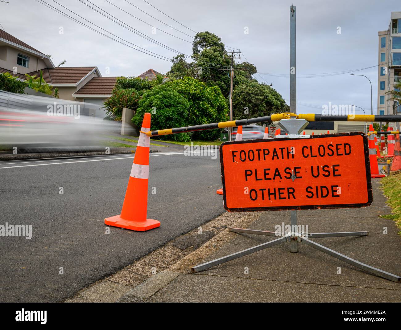 Footpath Closed road sign by the road. Cars travelling on the road ...
