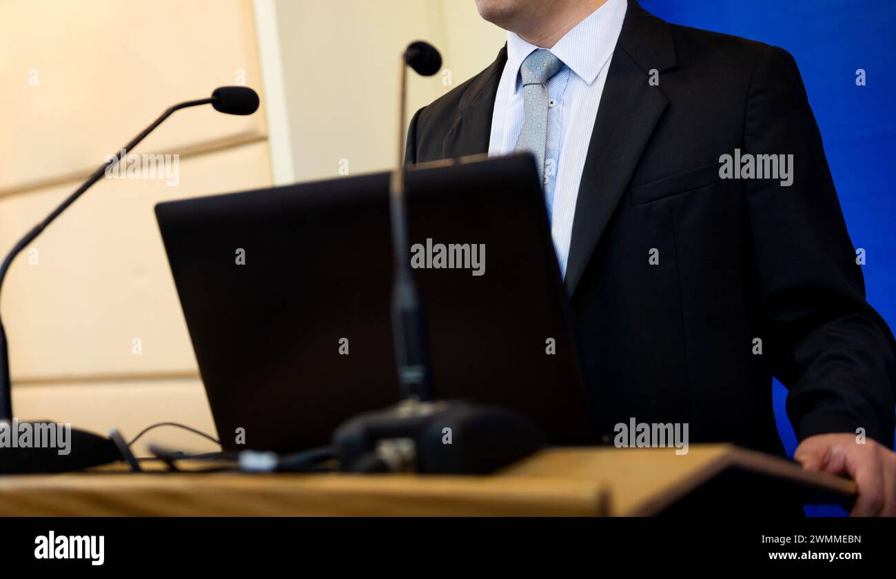 Man making speech microphone hi-res stock photography and images - Alamy