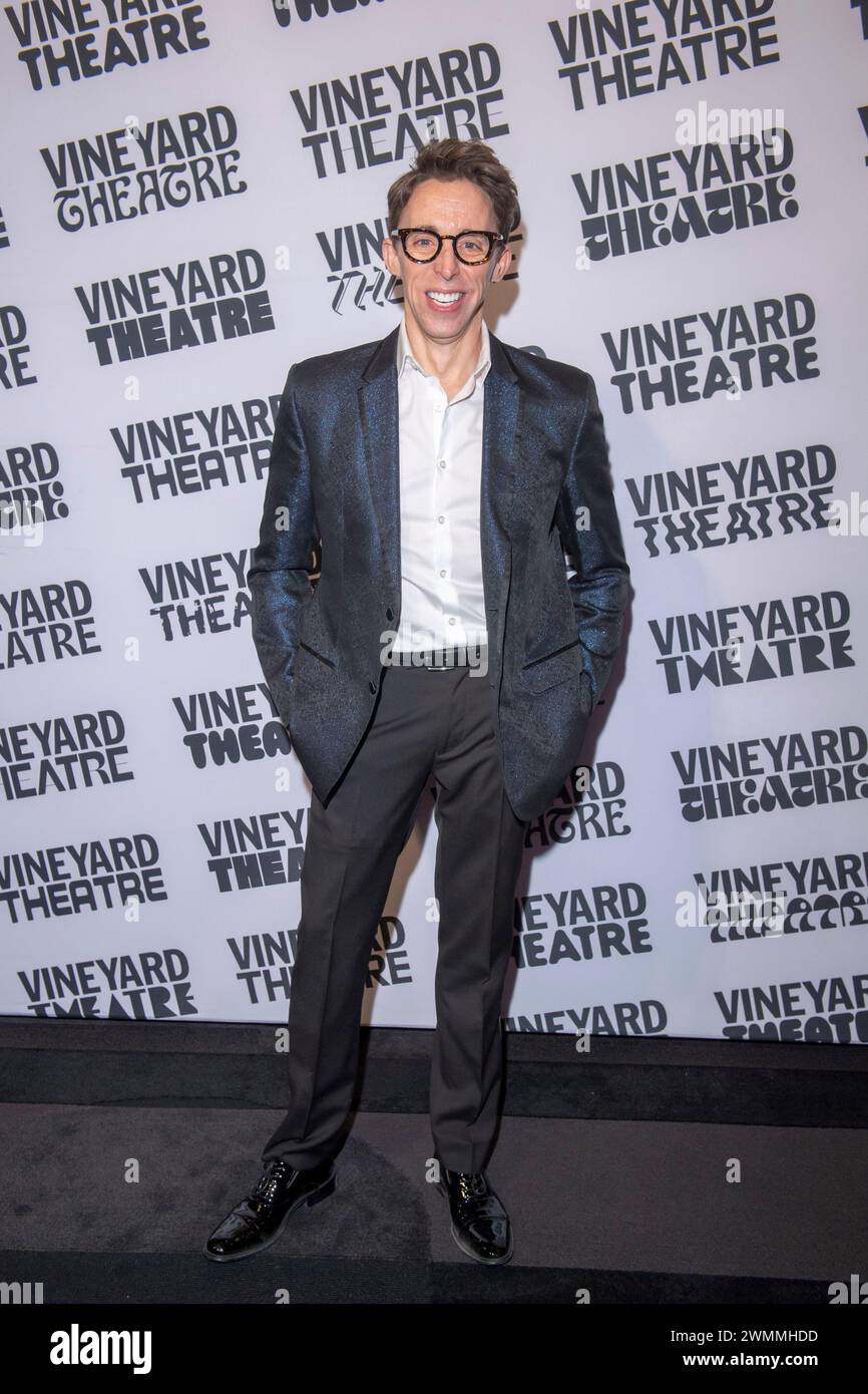 Stage actor accolade hi-res stock photography and images - Alamy