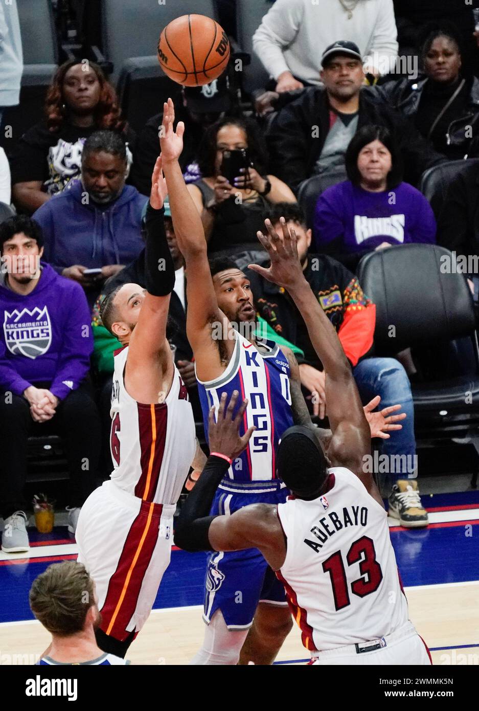 Sacramento, USA. 27th Feb, 2024. Malik Monk (C) of Sacramento Kings ...