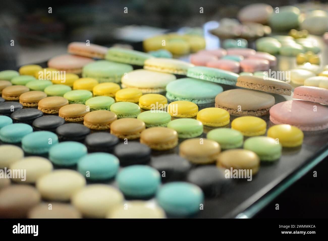 Large macarons hi-res stock photography and images - Alamy