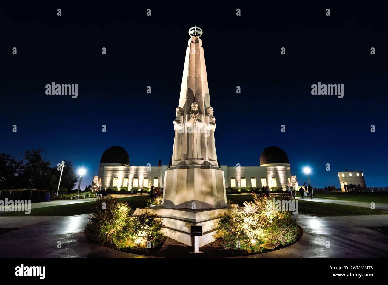 The Astronomers Monument in front of Griffith Observatory at Night ...