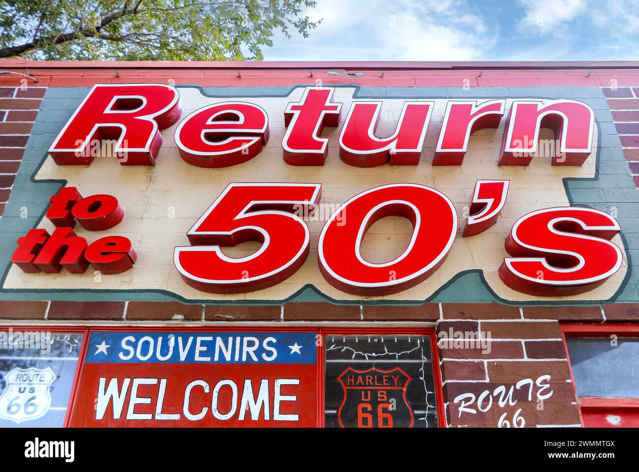 return to the 50s gift store sign Stock Photo - Alamy