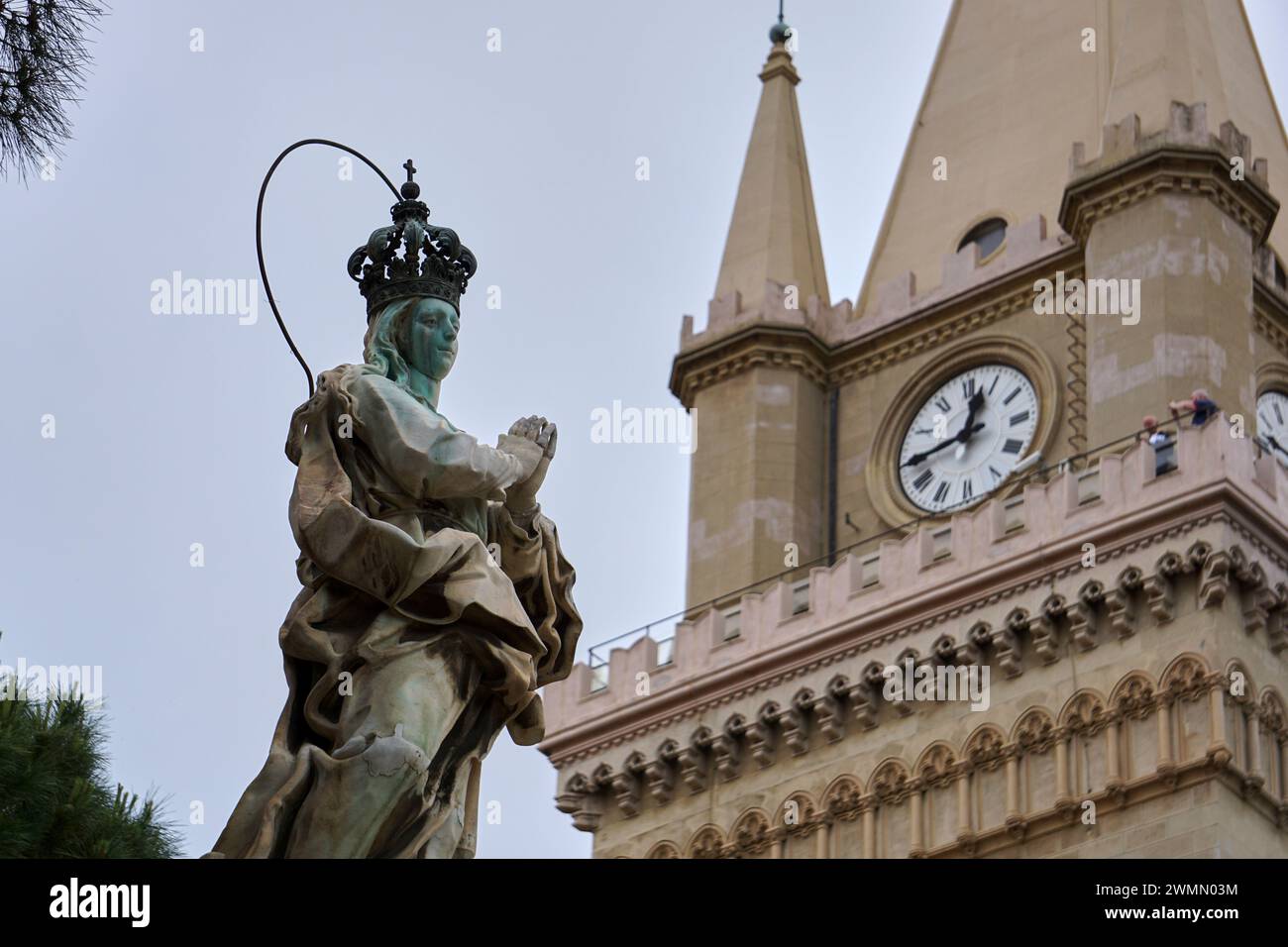 Waterfront messina hi-res stock photography and images - Alamy