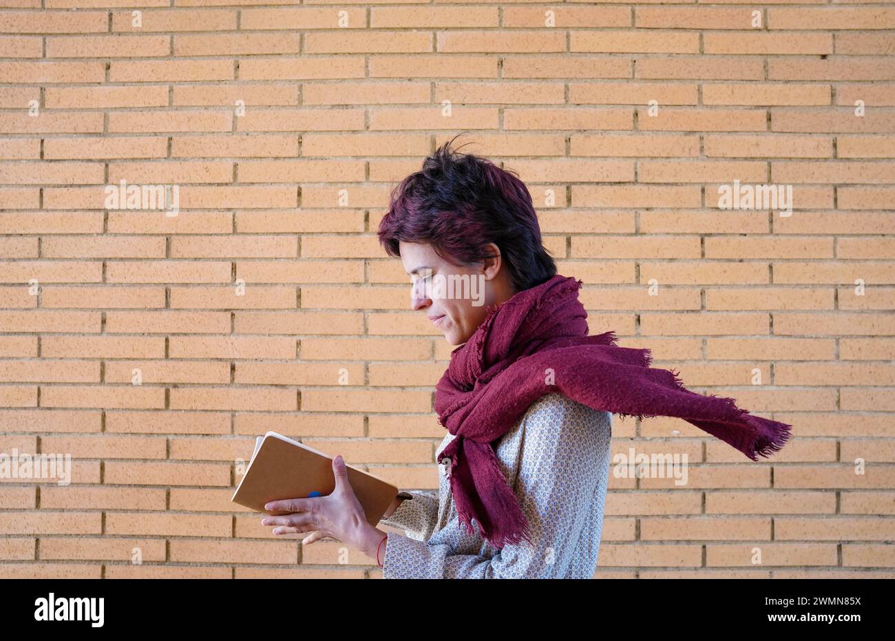 Woman reading book on street. World Book Day Stock Photo - Alamy
