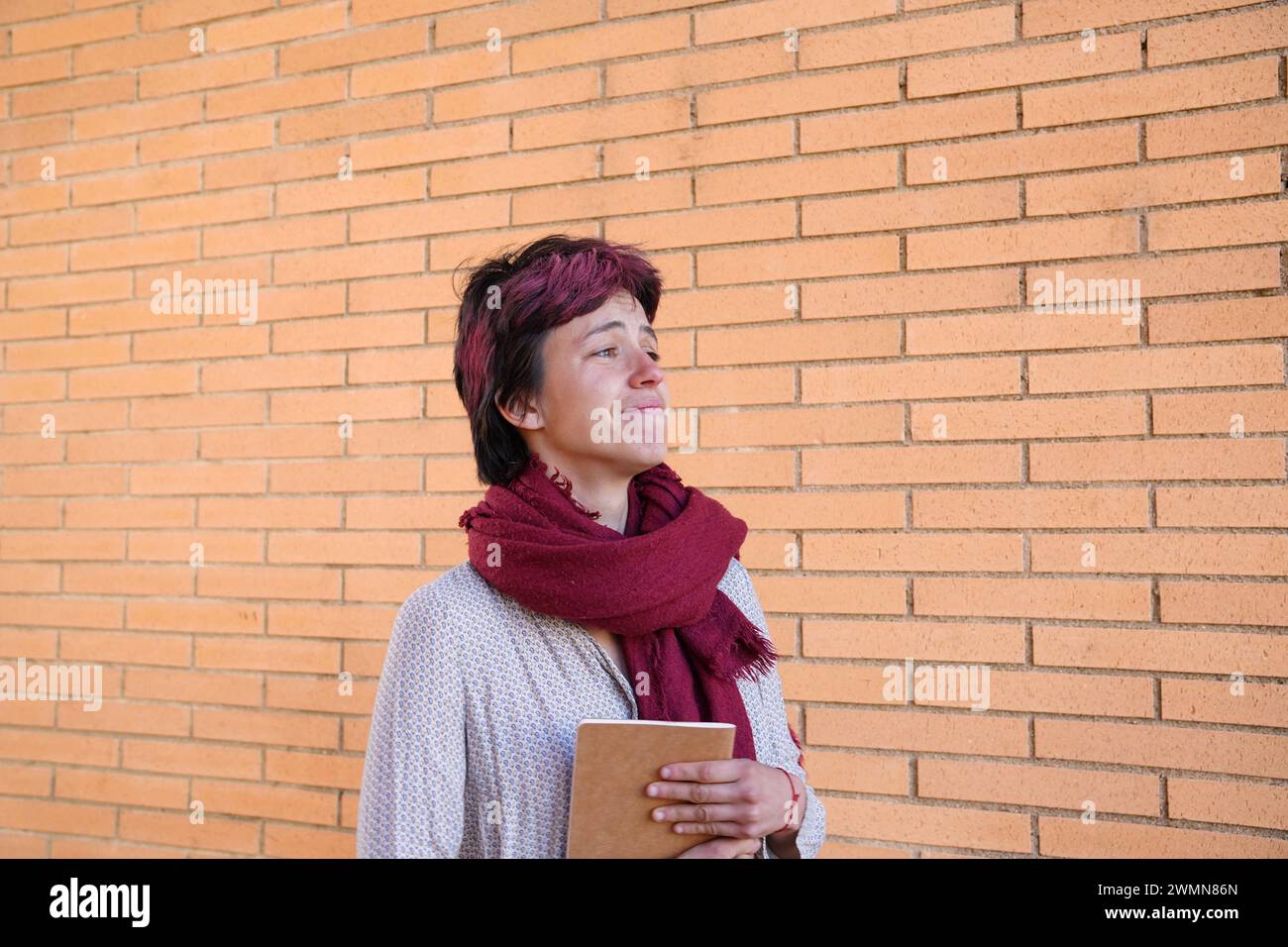 Female author hi-res stock photography and images - Alamy