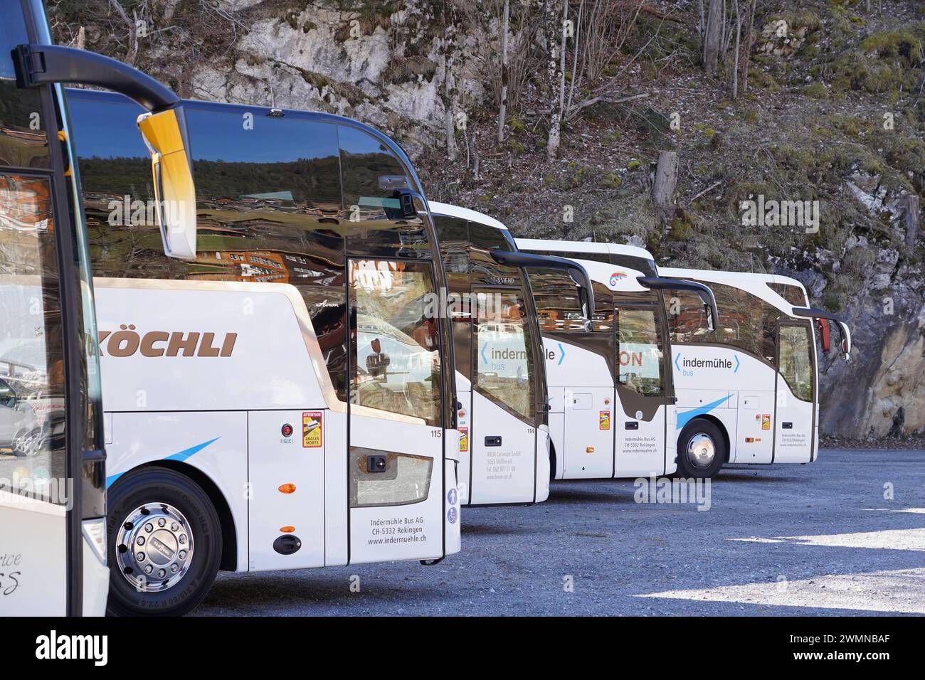 Anton Geisser 26.02.2024 OW Schweiz. Carmaelon Carreisen oeffentlicher Verkehr.Bild : Reisebusse ...