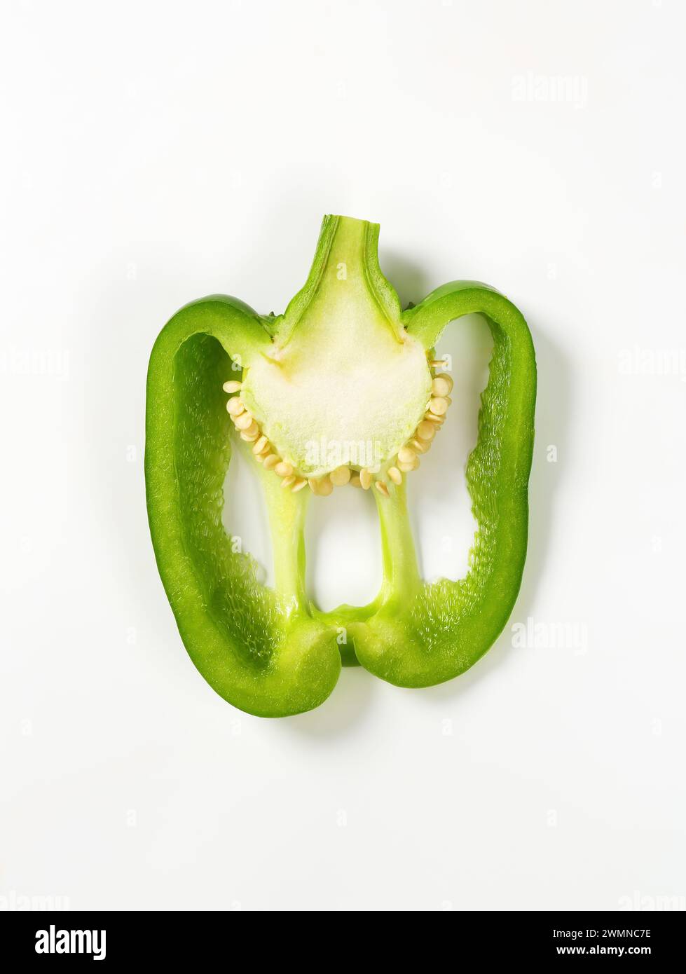 Thin slice of green bell pepper (cross section Stock Photo - Alamy