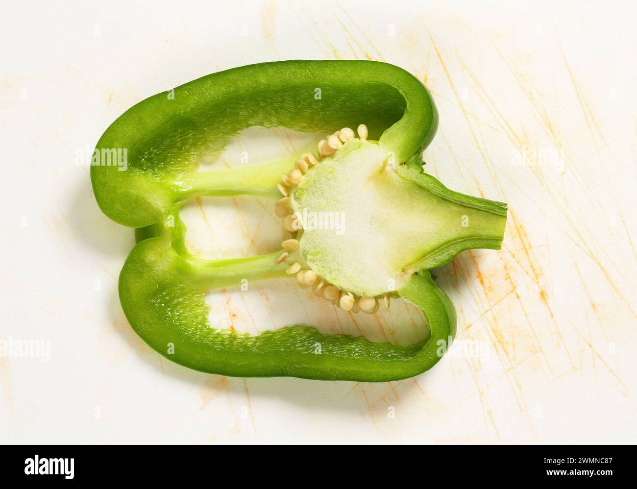 Thin slice of green bell pepper (cross section Stock Photo - Alamy