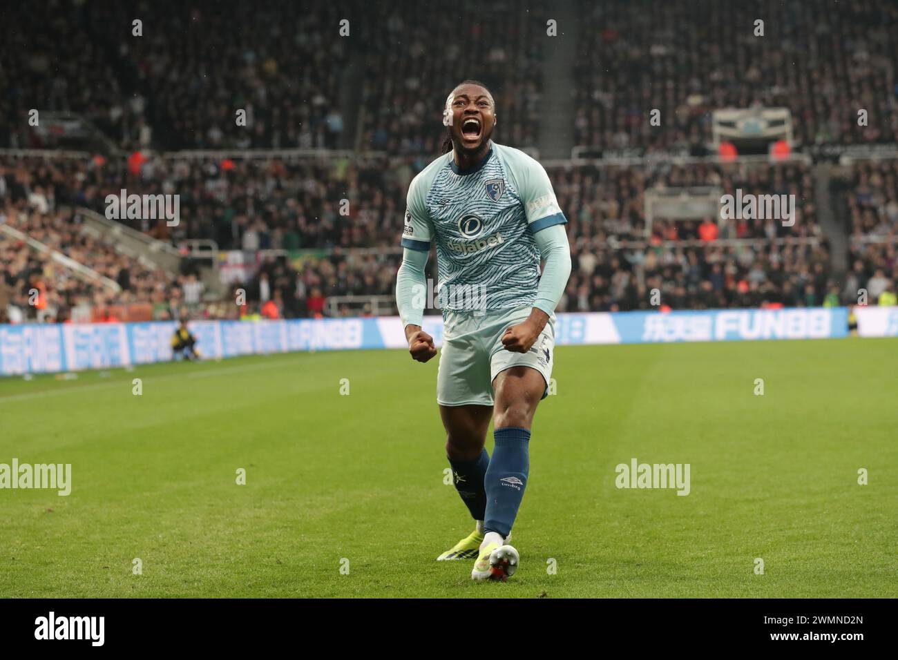 Antoine semenyo afc bournemouth hi-res stock photography and images - Alamy
