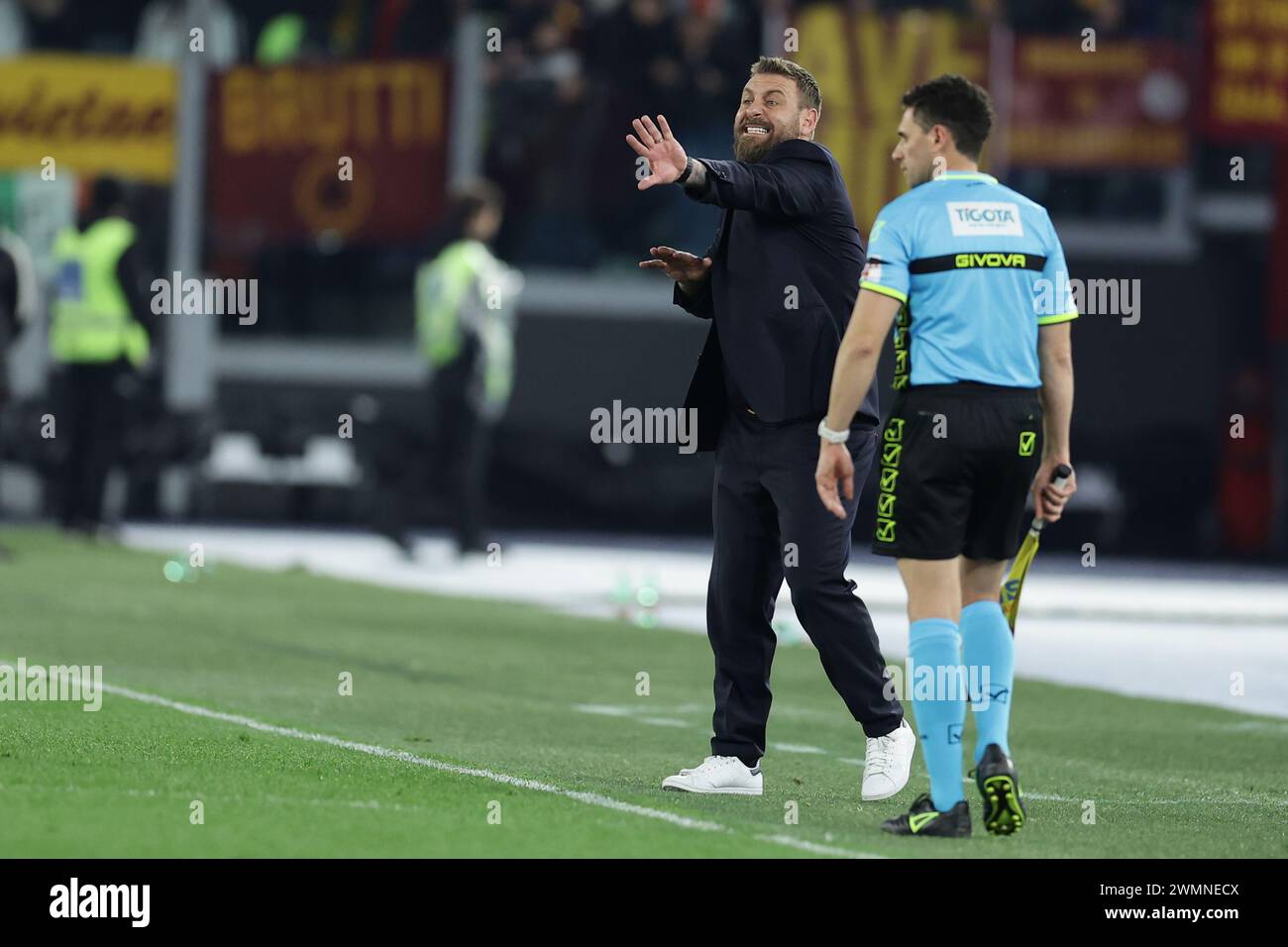 Roma’s Italian coach Daniele De Rossi gesticulate during the Serie A ...