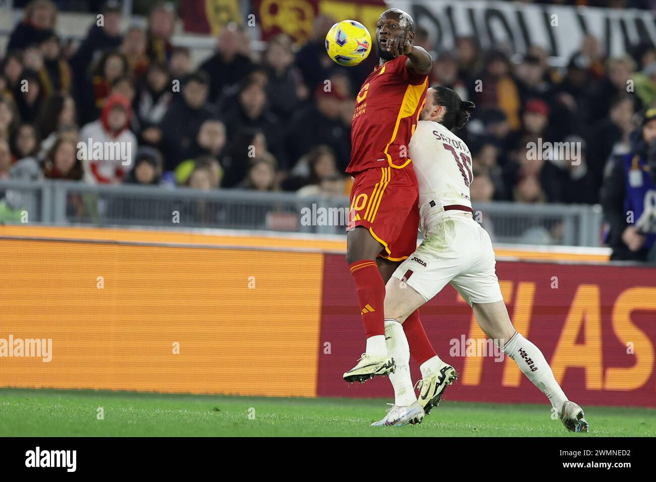 Roma’s Belgian forward Romelu Lukaku challenges for the ball with ...