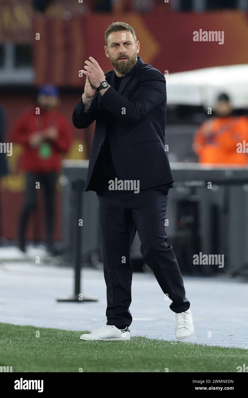 Roma’s Italian coach Daniele De Rossi gesticulate during the Serie A ...