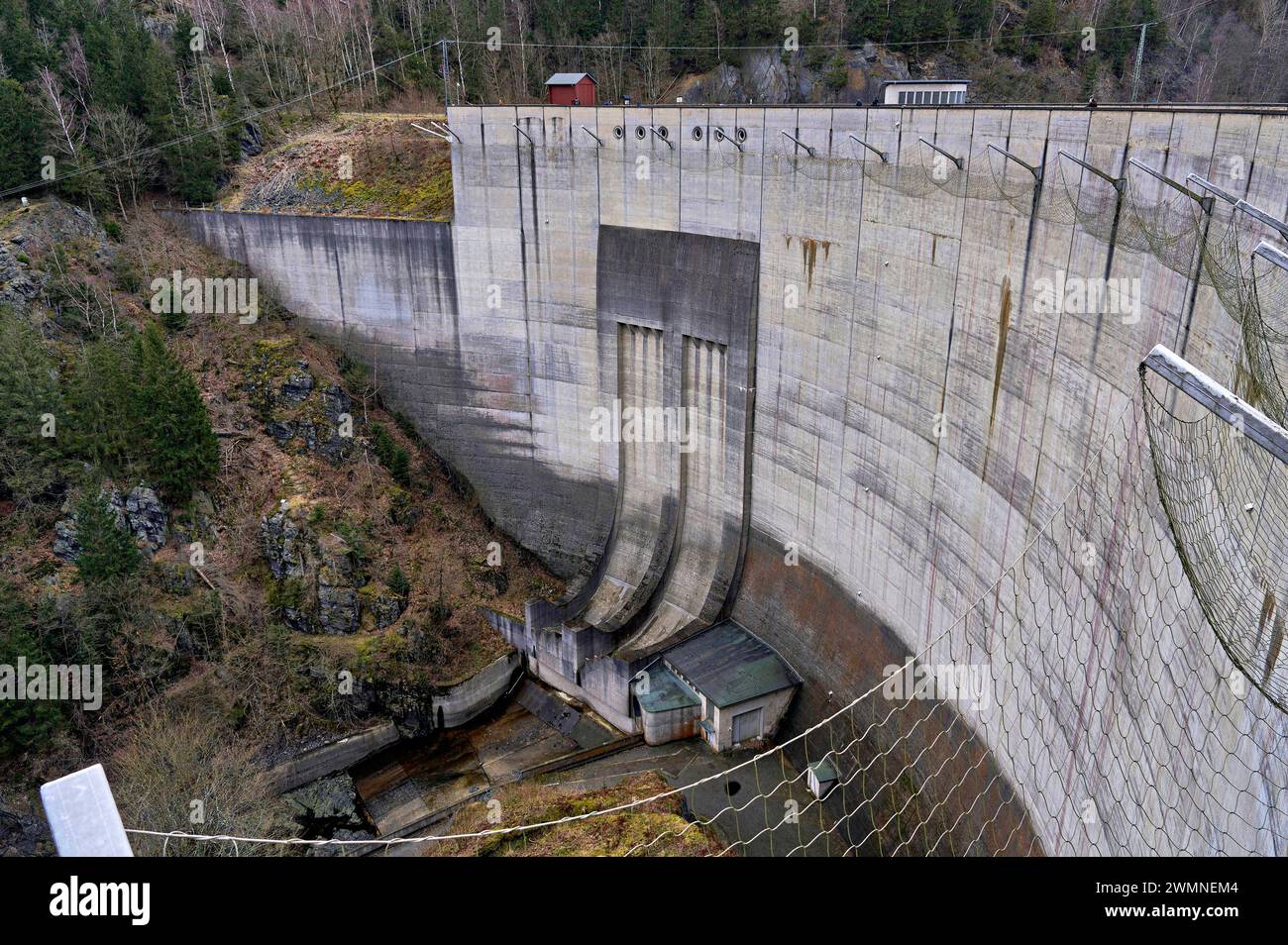 Die Okertalsperre ist eine Talsperre bei Altenau im Harz im ...