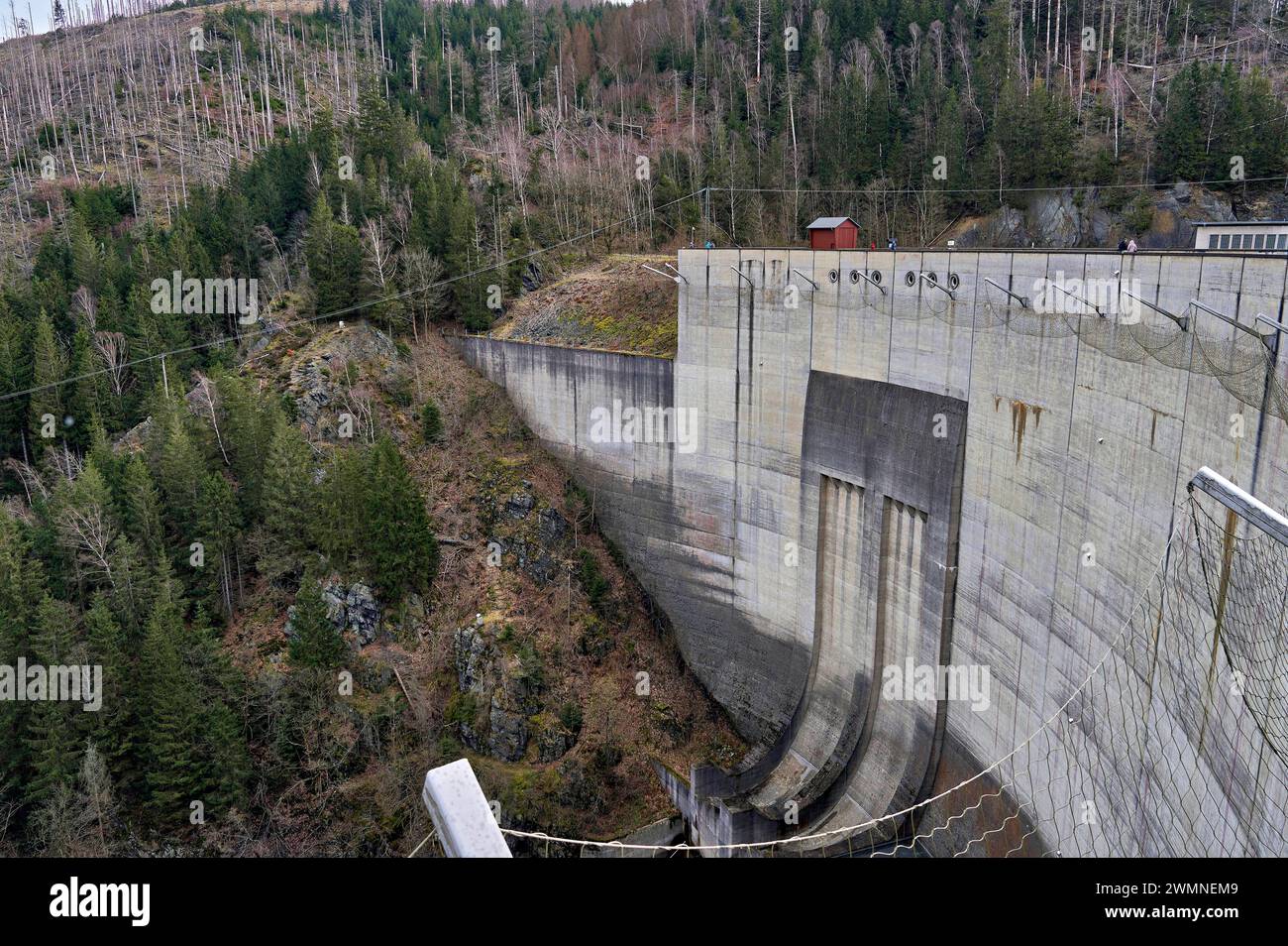 Die Okertalsperre ist eine Talsperre bei Altenau im Harz im ...