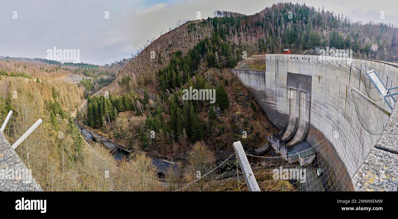 Die Okertalsperre ist eine Talsperre bei Altenau im Harz im ...