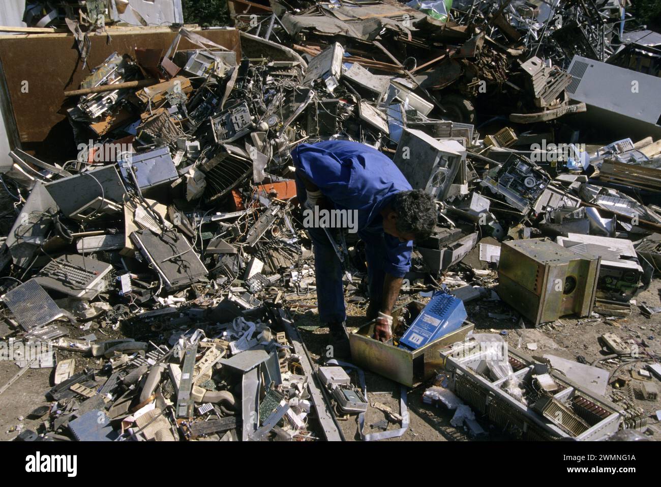 sustainable development recycling electronics computers chips ...