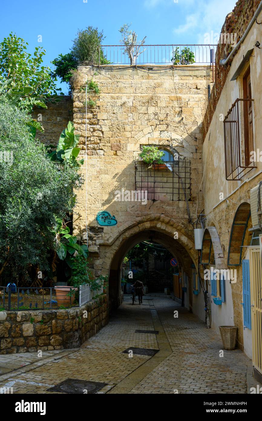 Tour of ancient walled city hi-res stock photography and images - Alamy