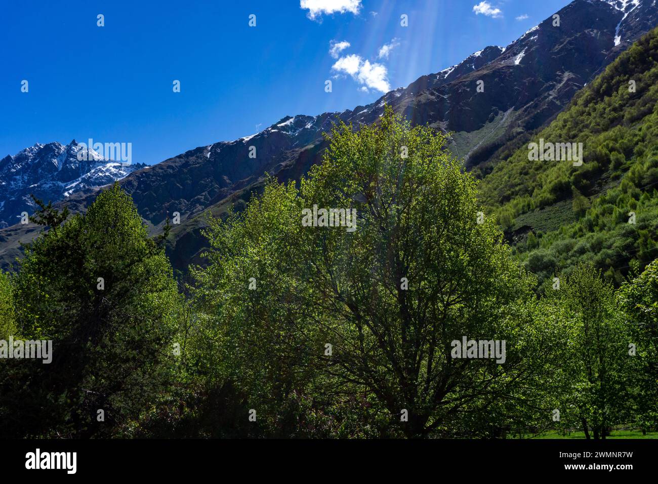 View picturesque mountain valley hi-res stock photography and images ...