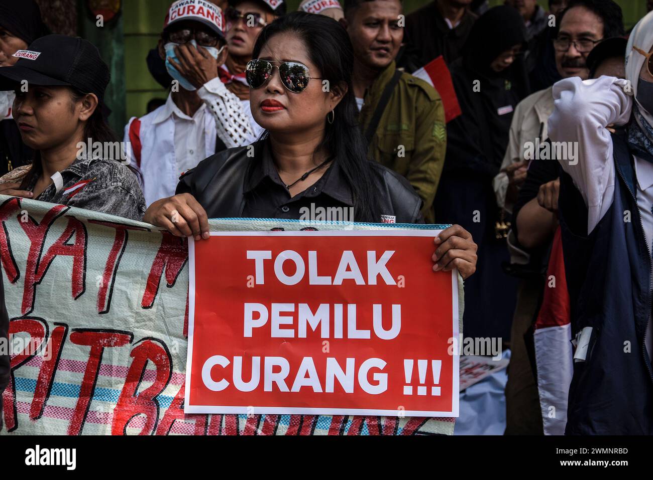 Ummat against action movement hi-res stock photography and images - Alamy