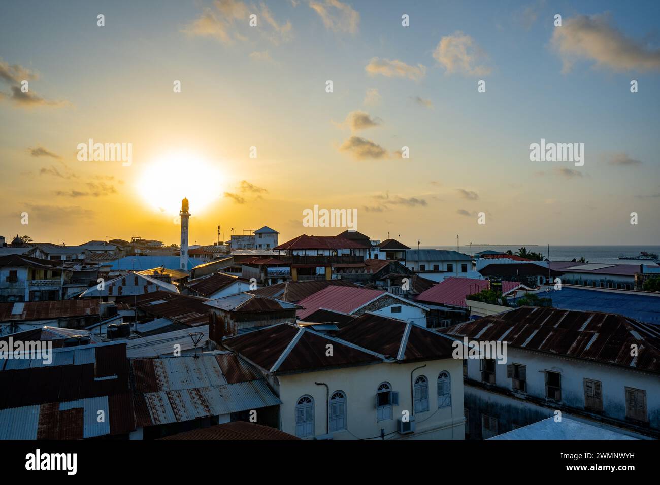 Urban island setting hi-res stock photography and images - Alamy