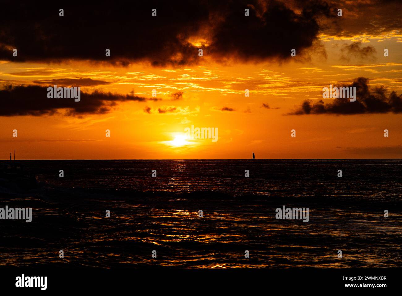 The sun in hawaii hi-res stock photography and images - Alamy