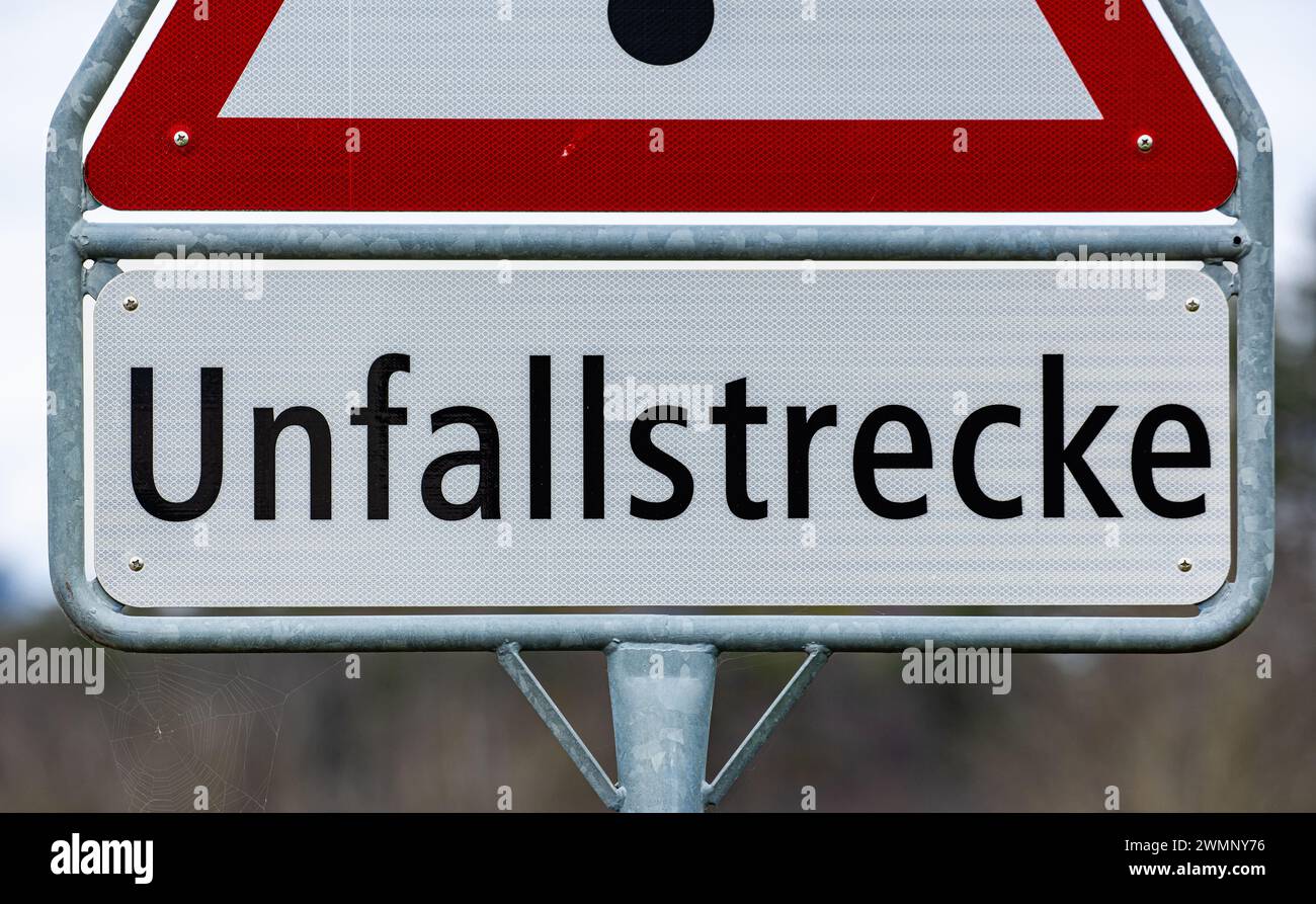 Ein Schild auf der Irchelstrasse warnt davor das man sich auf einer ... Ein Schild auf der Irchelstrasse warnt davor das man sich auf einer ...
