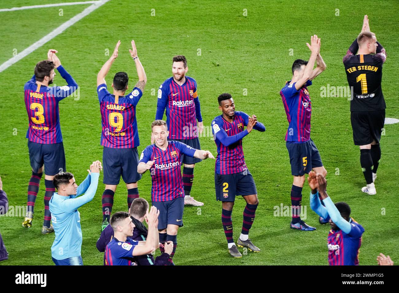 TITLE CELEBRATION, BARCELONA FC, 2019: The Barcelona players salute ...