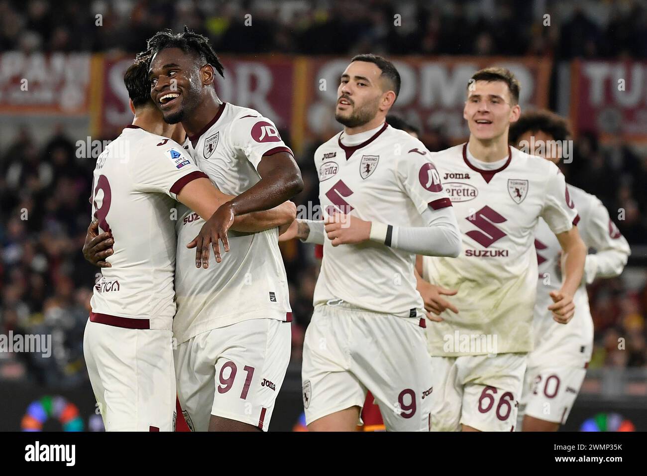 Duvan Zapata of Torino Calcio (r) celebrates with Samuele Ricci after ...