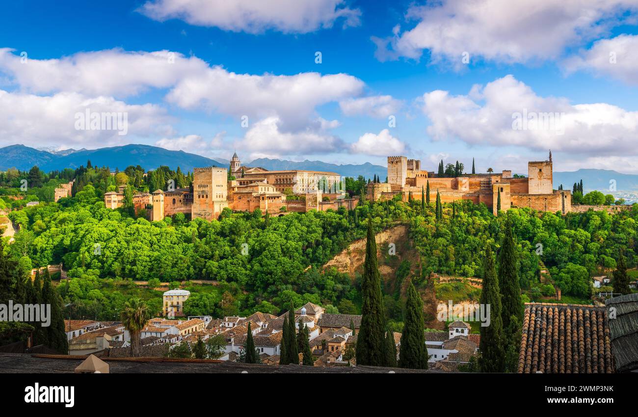 Discover the splendor of Alhambra Palace, a pinnacle of Moorish art in ...