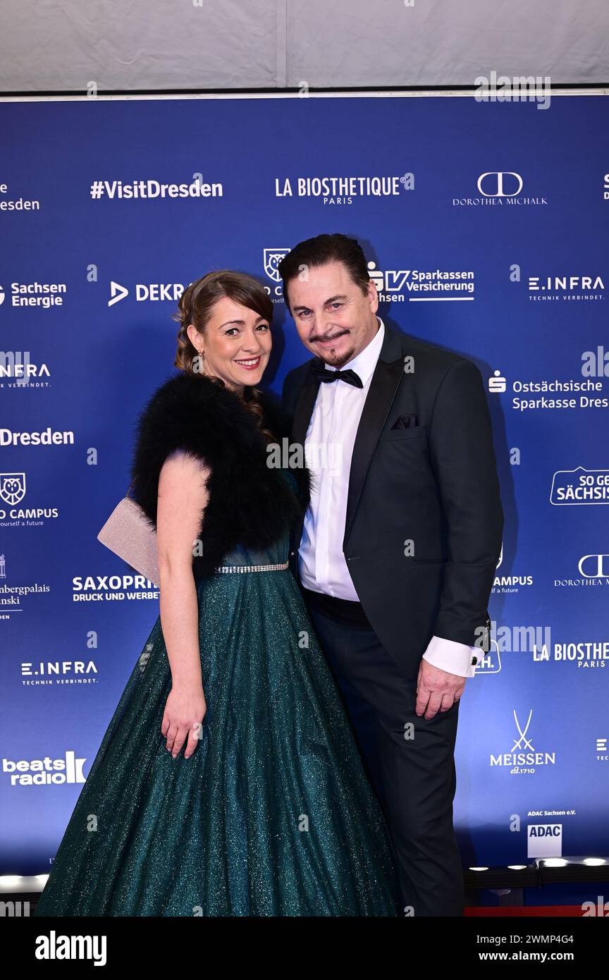 Uwe Herrmann mit Partnerin beim 16. SemperOpernball 2024 in der ...