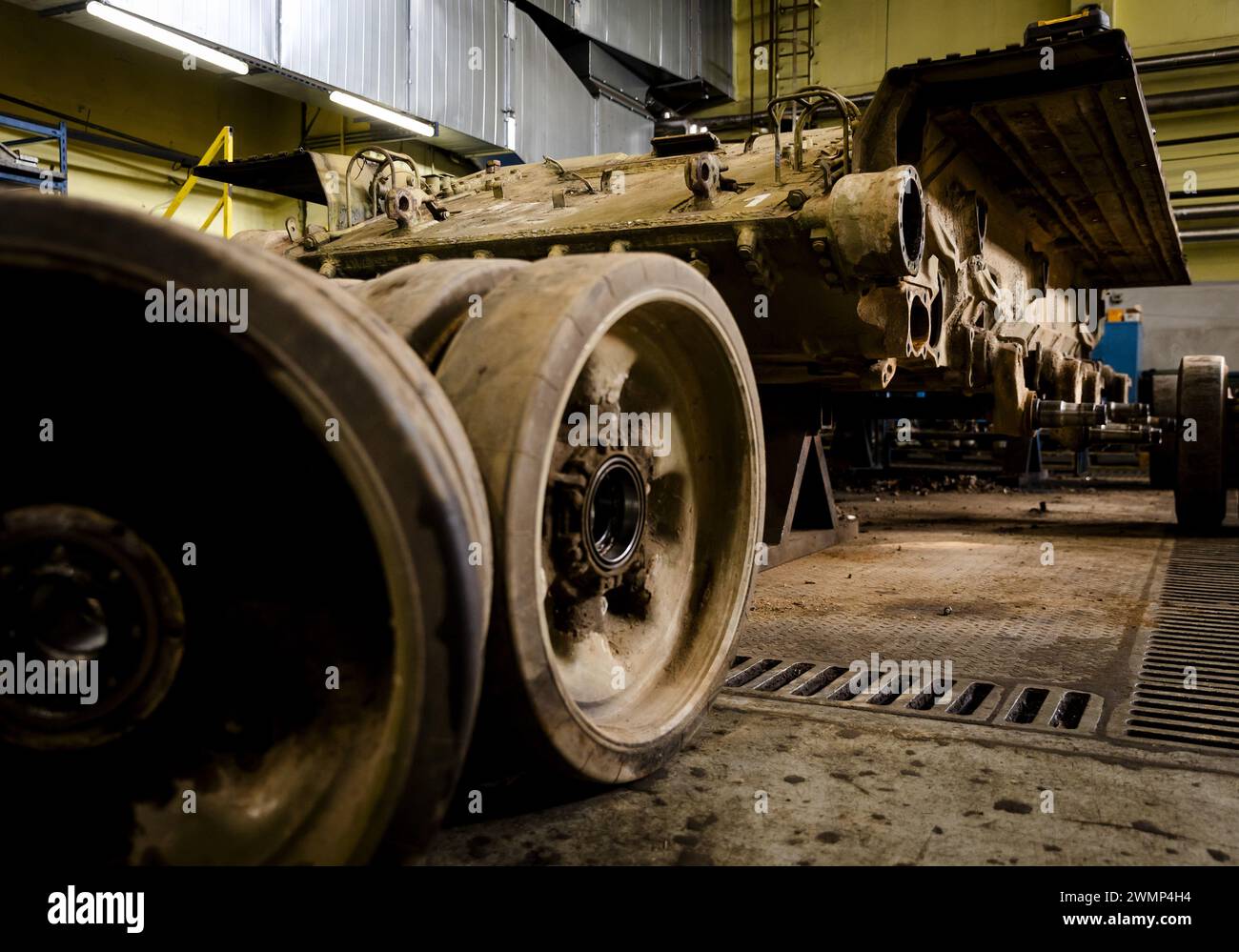 OLOMOUCKA - An old T-72 tank is being refurbished at the Excalibur Army ...