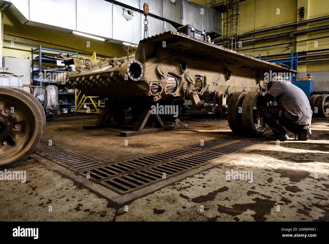 OLOMOUCKA - An old T-72 tank is being refurbished at the Excalibur Army ...