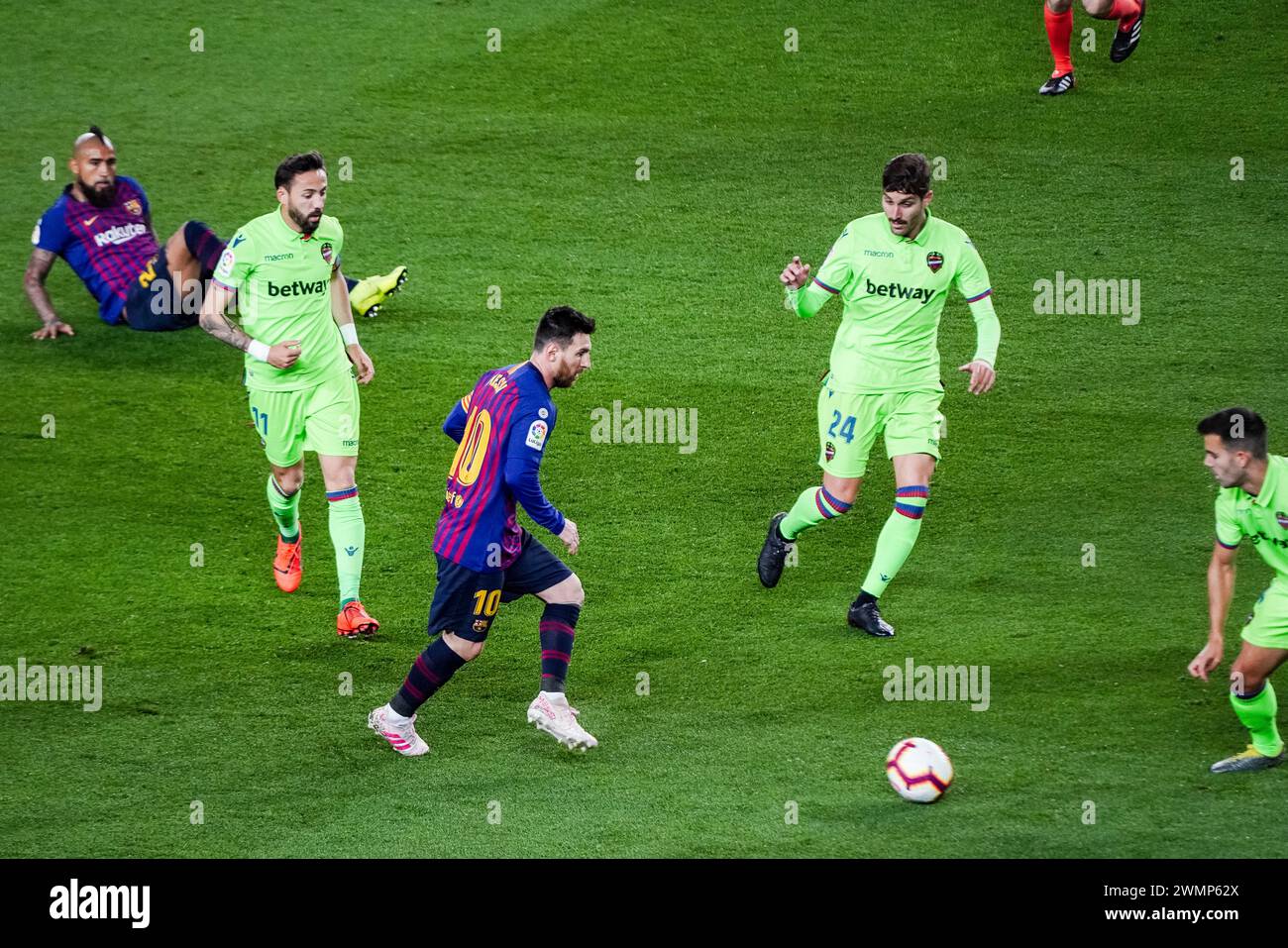 LIONEL MESSI, WINNING GOAL, BARCELONA FC, 2019: Lionel Messi cuts ...