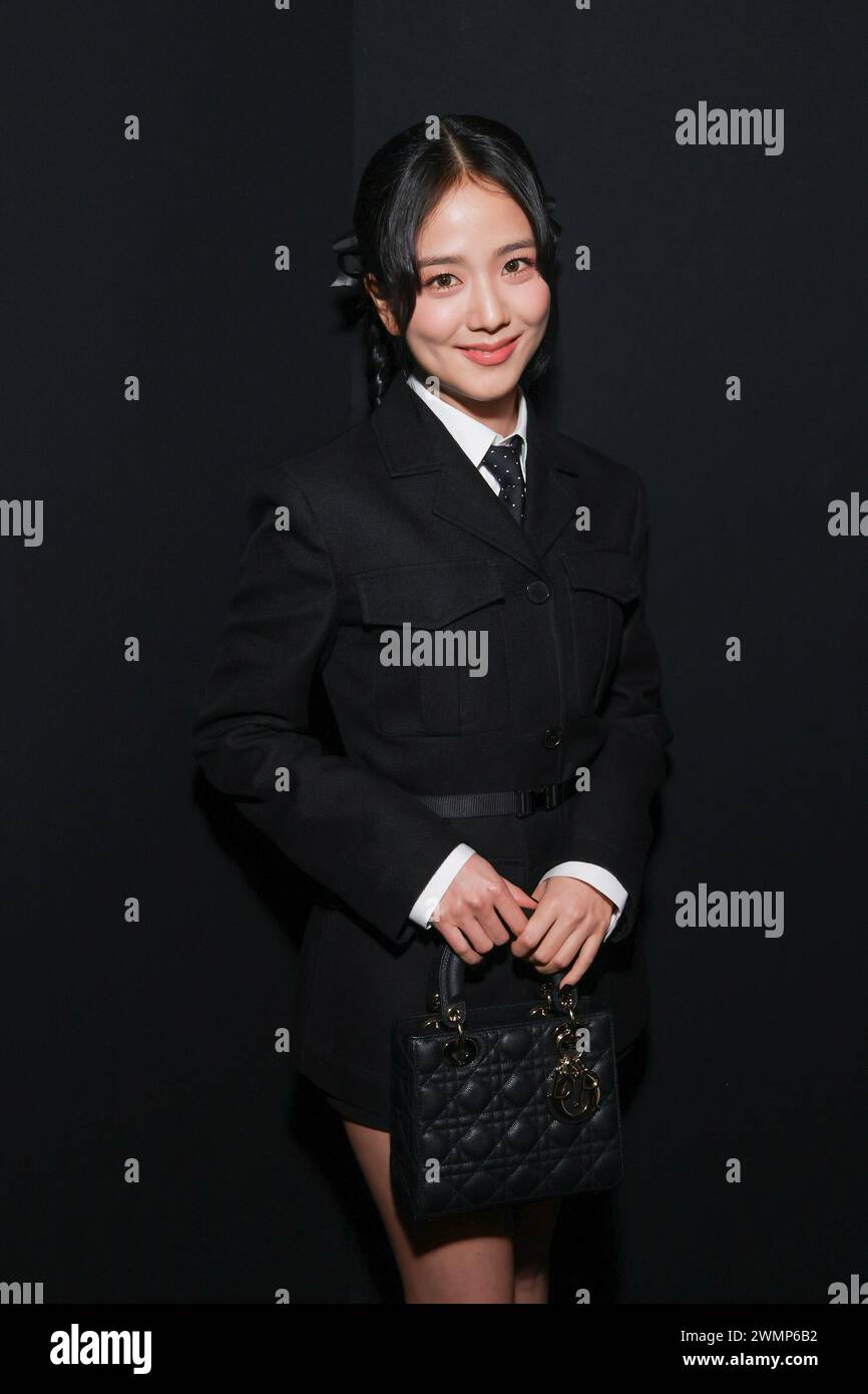 Jisoo attends the Christian Dior Fall/Winter 2024-2025 ready-to-wear ...