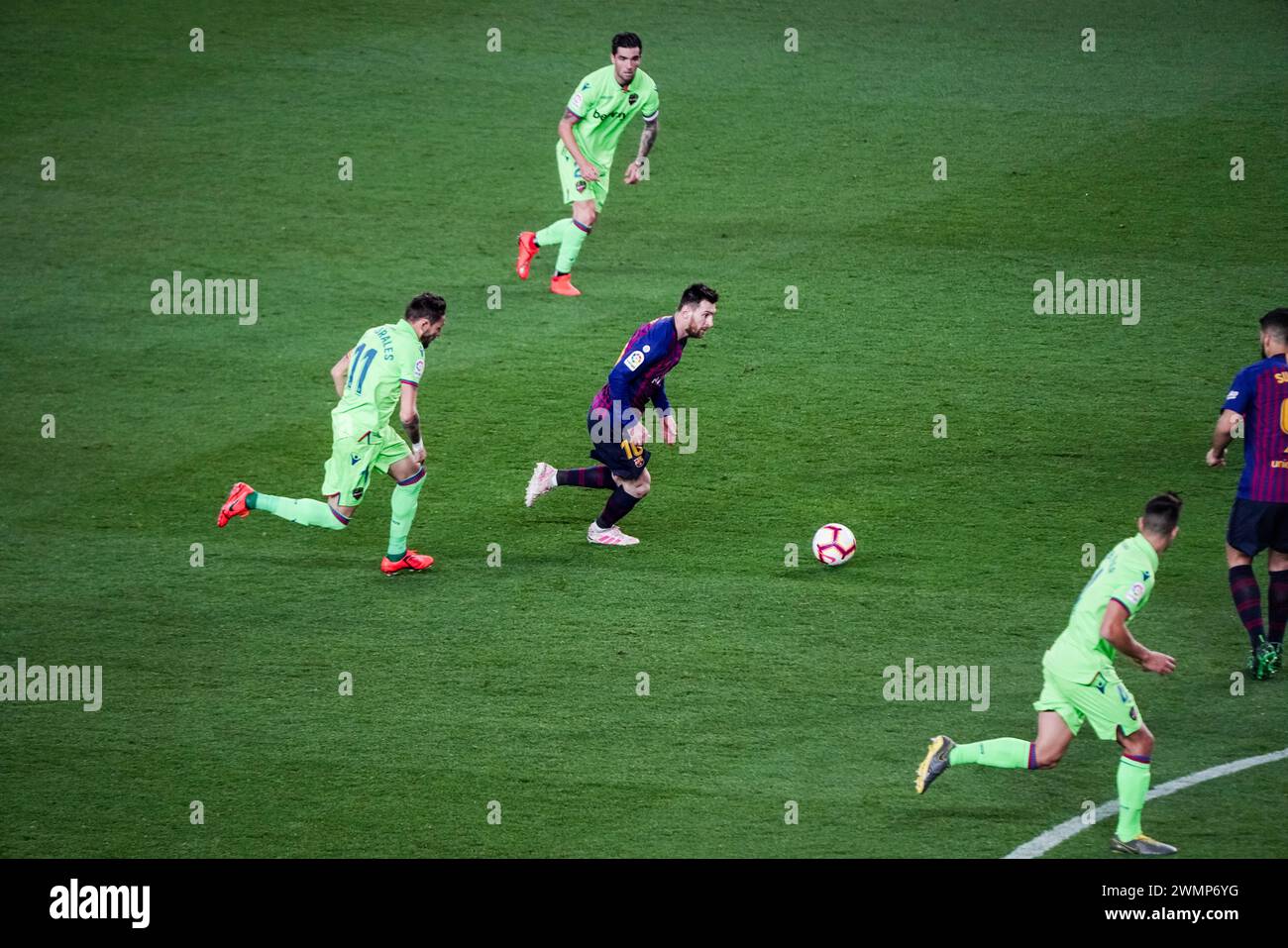 LIONEL MESSI, BARCELONA FC, 2019: Lionel Messi dribbles and drives ...