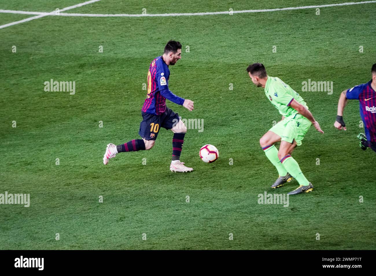 LIONEL MESSI, BARCELONA FC, 2019: Lionel Messi dribbles and drives ...