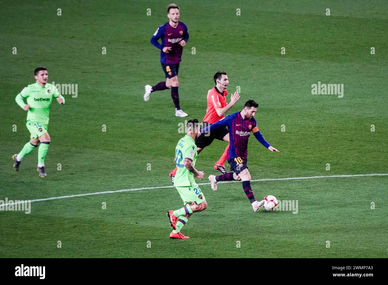 LIONEL MESSI, BARCELONA FC, 2019: Lionel Messi dribbles and drives ...